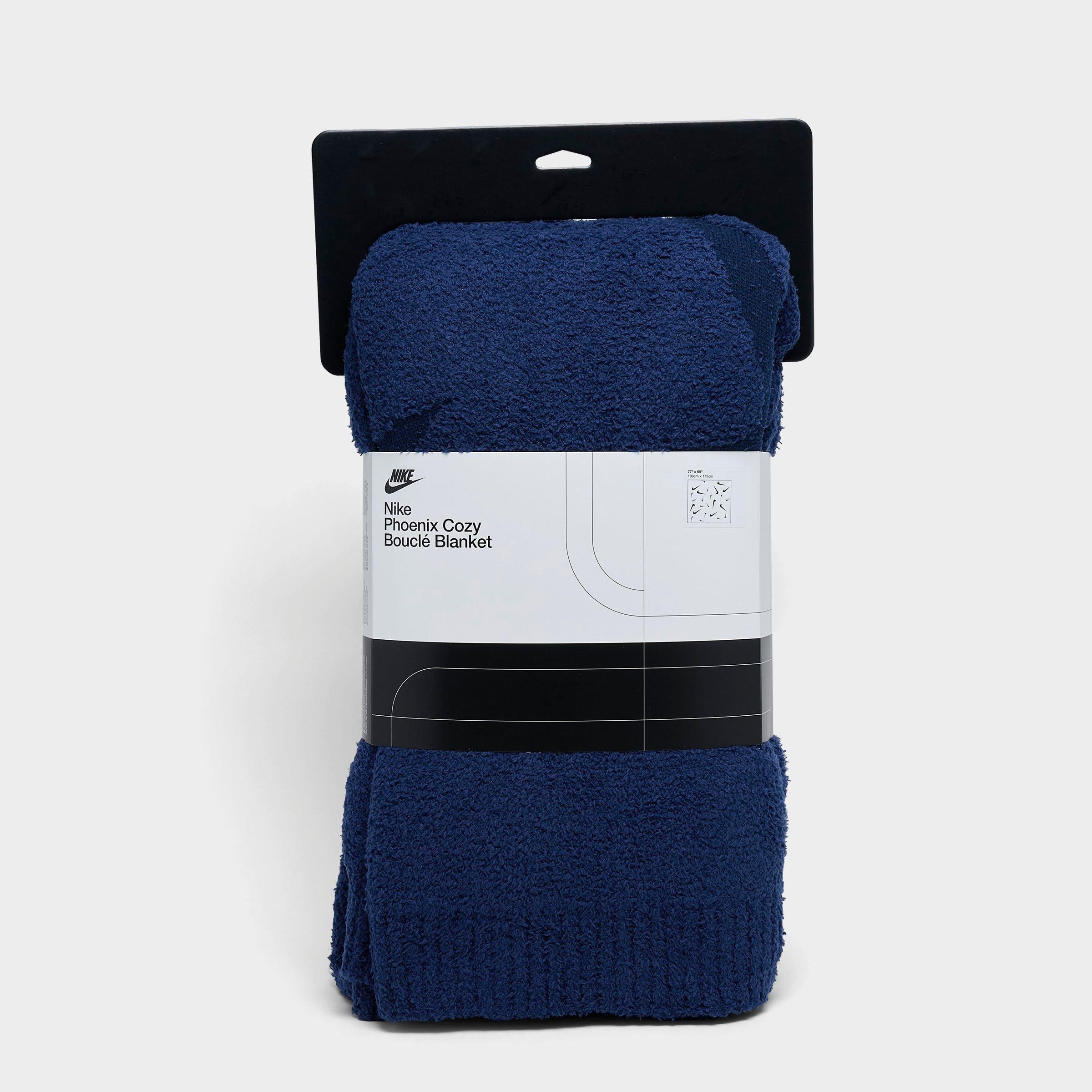 Click here for Nike Phoenix Cozy Boucle Blanket in Navy Blue prices